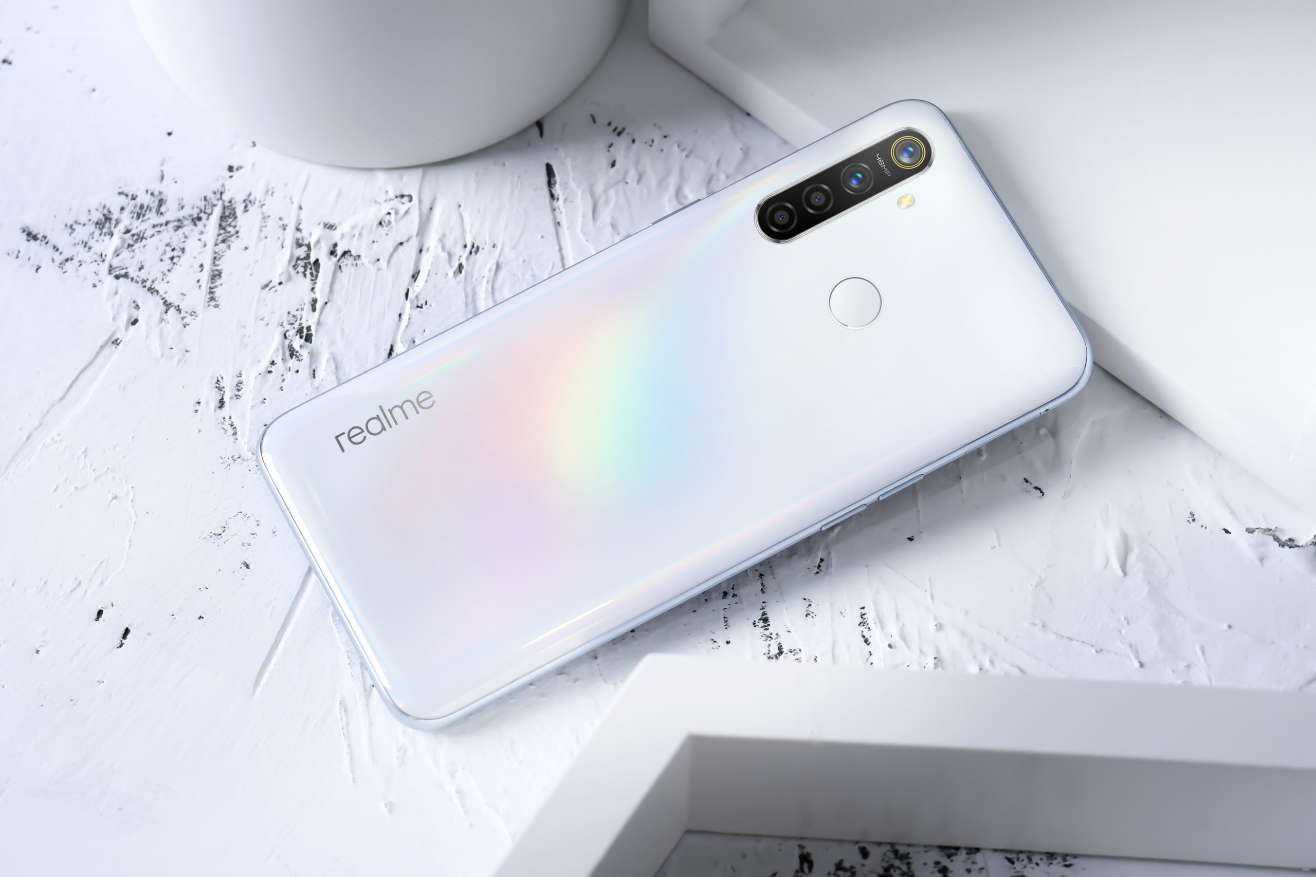 Realme Suits Up For Valentines Day; Realme 5 Pro In Chroma White At ...